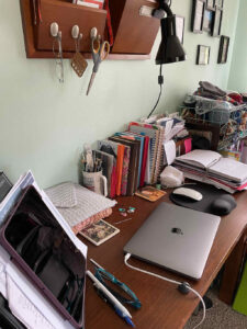 How a messy office space keeps me organized | MadameStitch