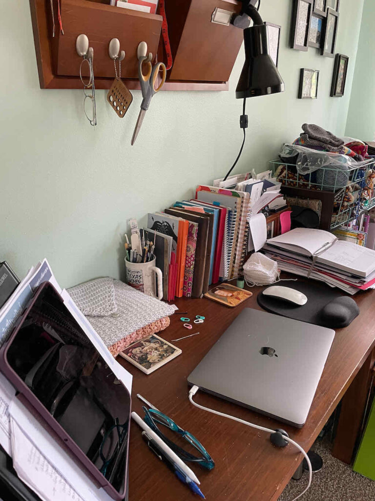 How a messy office space keeps me organized | MadameStitch