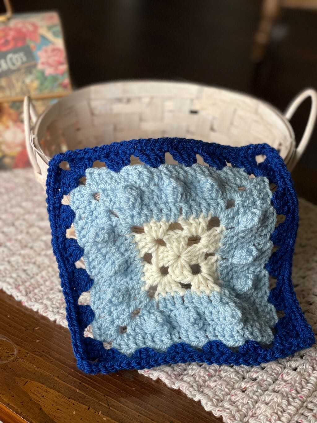 An easy crochet popcorn stitch granny square | MadameStitch