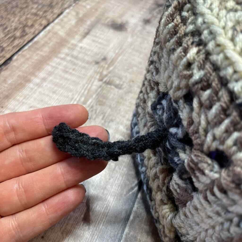 Free Armadillo Tissue Box Cover Crochet Pattern | MadameStitch