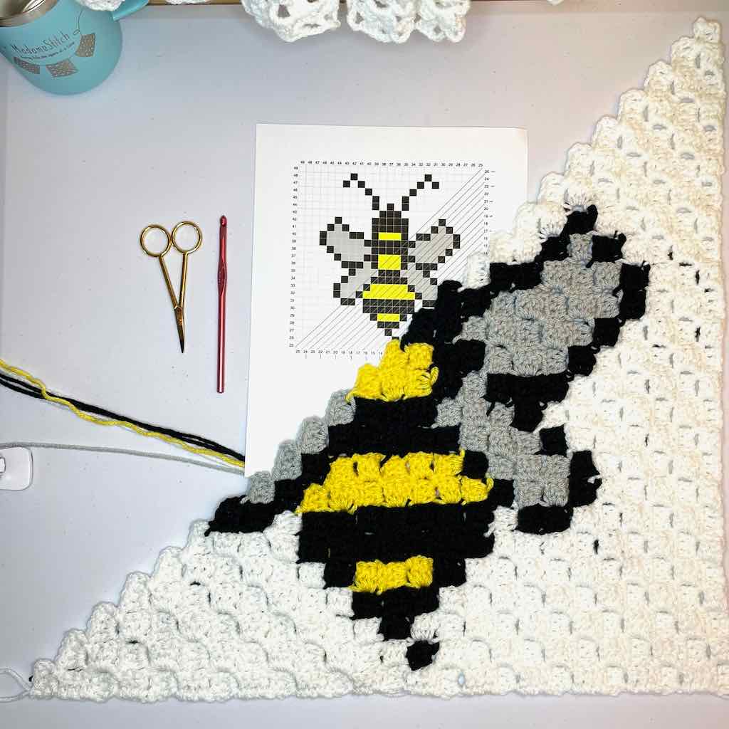 Easy Bumble Bee C2C blanket square crochet pattern | MadameStitch