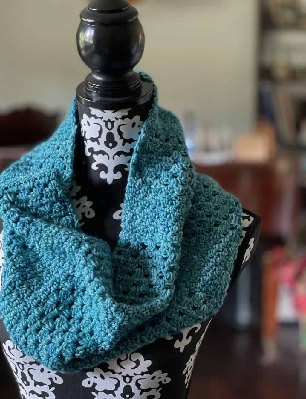 A granny stitch cowl that will make you feel truly luxurious | MadameStitch