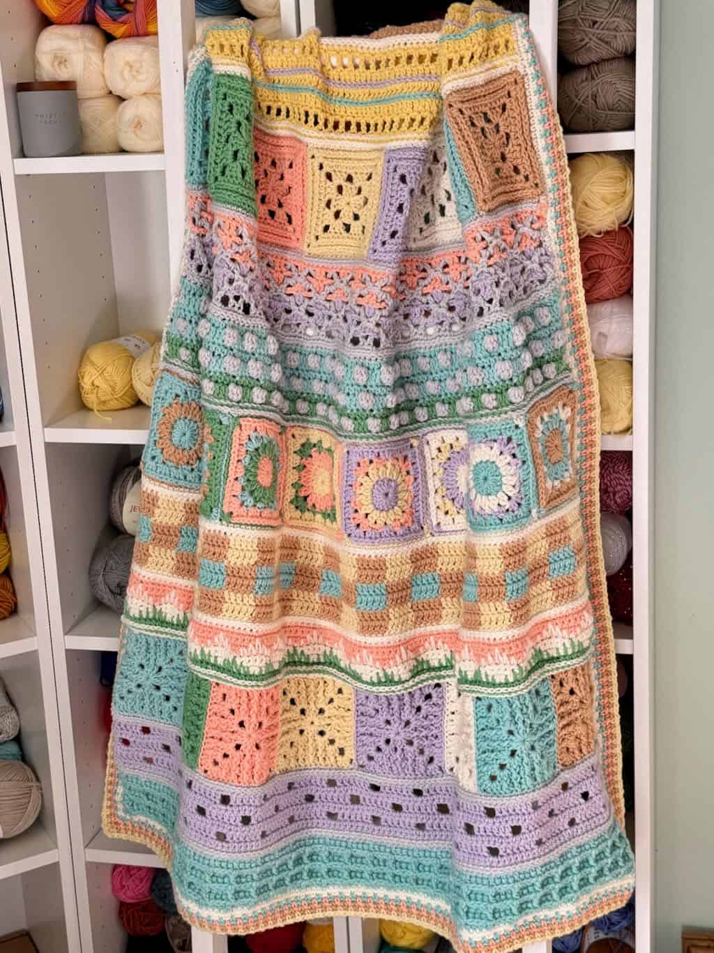 A unique, dazzling crochet blanket: The Memories Blanket CAL | MadameStitch